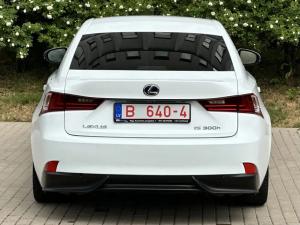 White Lexus IS 2013 in Riga, with an engine capacity of 3.00 L and mileage of 223 thousand km for 15490 €, photo 9 on AUTOMOTO.COM.LV