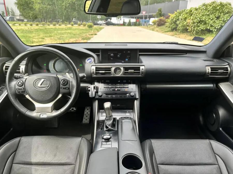White Lexus IS 2013 in Riga, with an engine capacity of 3.00 L and mileage of 223 thousand km for 15490 €, photo 11 on AUTOMOTO.COM.LV
