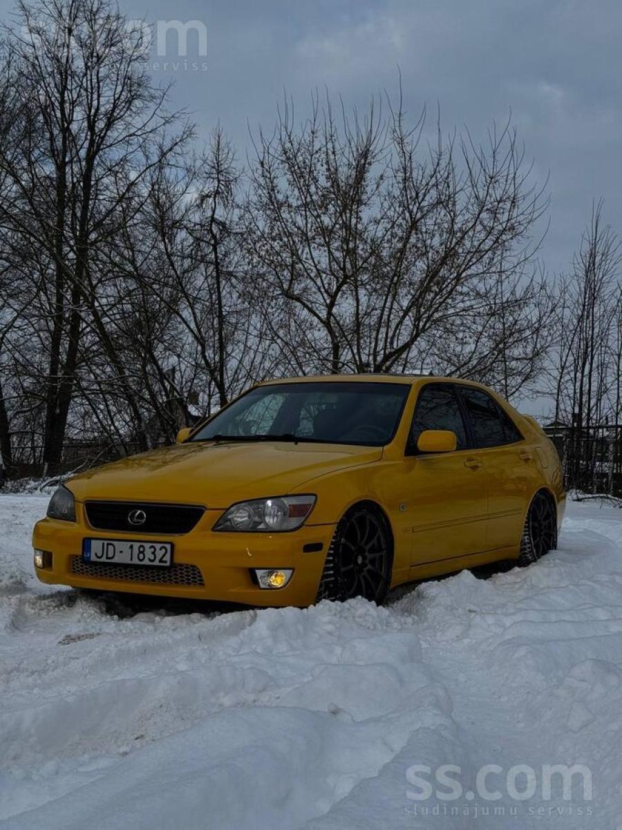 Dzeltens Lexus IS 1999 Daugavpils, ar dzinēja tilpumu 2.00 L un nobraukumu 318 tūkst. km par 4800 €, foto 1 vietnē AUTOMOTO.COM.LV