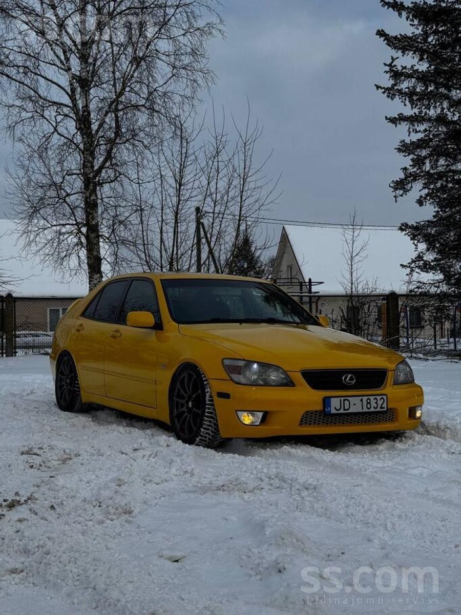 Dzeltens Lexus IS 1999 Daugavpils, ar dzinēja tilpumu 2.00 L un nobraukumu 318 tūkst. km par 4800 €, foto 2 vietnē AUTOMOTO.COM.LV