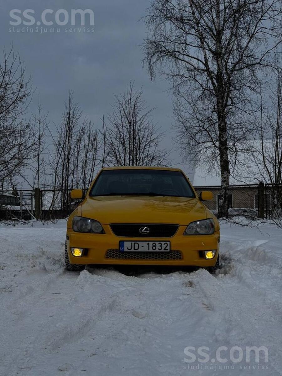 Dzeltens Lexus IS 1999 Daugavpils, ar dzinēja tilpumu 2.00 L un nobraukumu 318 tūkst. km par 4800 €, foto 3 vietnē AUTOMOTO.COM.LV