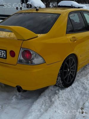 Dzeltens Lexus IS 1999 Daugavpils, ar dzinēja tilpumu 2.00 L un nobraukumu 318 tūkst. km par 4800 €, foto 4 vietnē AUTOMOTO.COM.LV