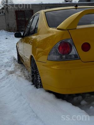 Dzeltens Lexus IS 1999 Daugavpils, ar dzinēja tilpumu 2.00 L un nobraukumu 318 tūkst. km par 4800 €, foto 5 vietnē AUTOMOTO.COM.LV