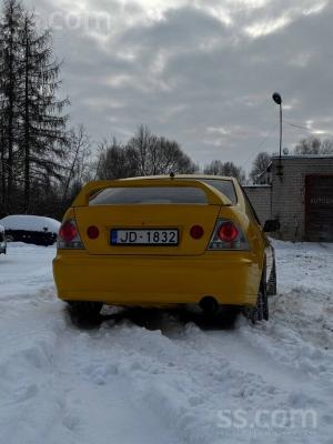 Dzeltens Lexus IS 1999 Daugavpils, ar dzinēja tilpumu 2.00 L un nobraukumu 318 tūkst. km par 4800 €, foto 6 vietnē AUTOMOTO.COM.LV