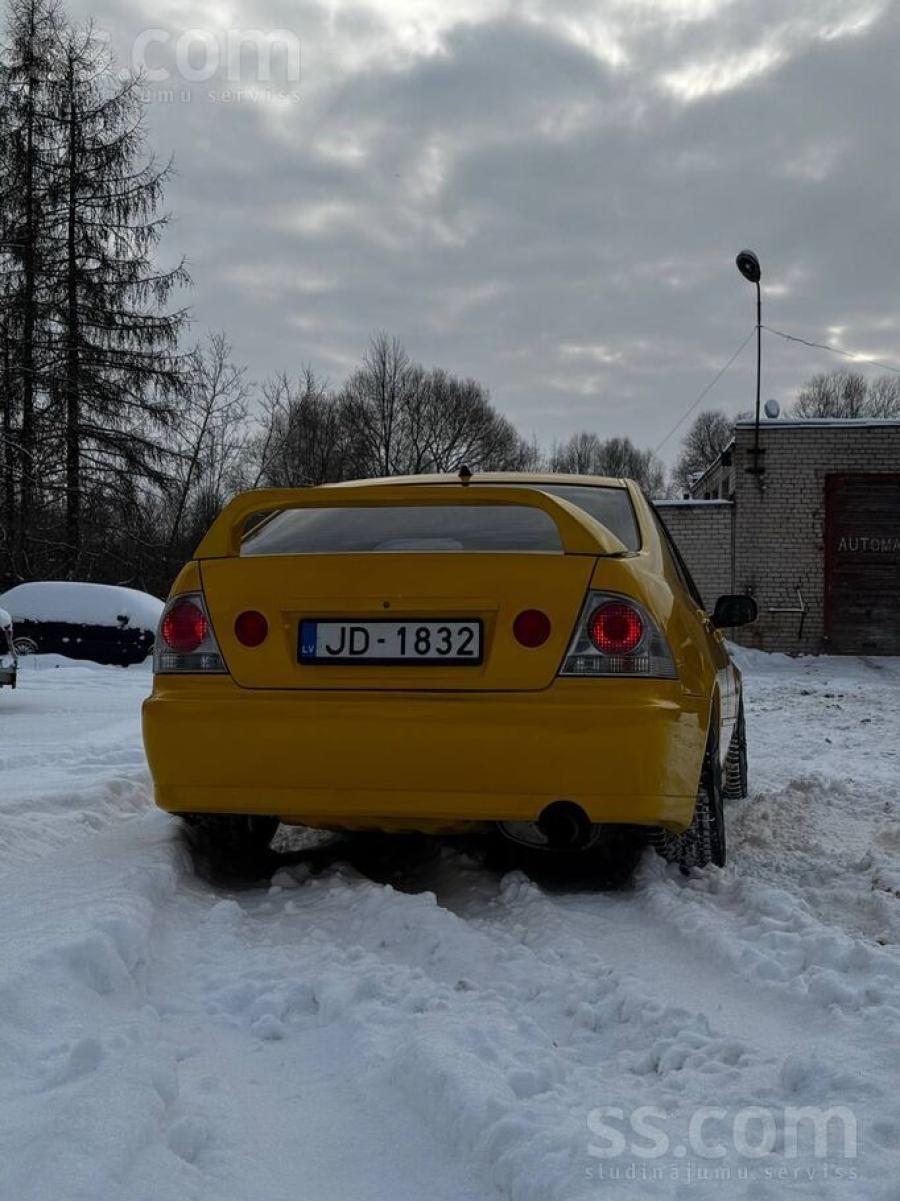 Dzeltens Lexus IS 1999 Daugavpils, ar dzinēja tilpumu 2.00 L un nobraukumu 318 tūkst. km par 4800 €, foto 6 vietnē AUTOMOTO.COM.LV