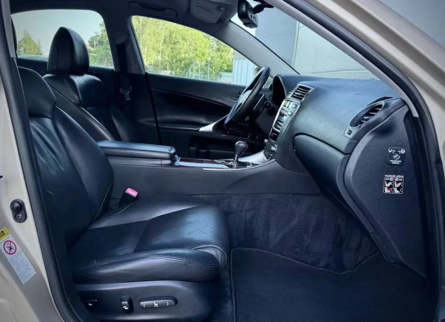Dzeltens Lexus IS 2006 Rīga, ar dzinēja tilpumu 2.50 L un nobraukumu 216 tūkst. km par 4500 €, foto 8 vietnē AUTOMOTO.COM.LV