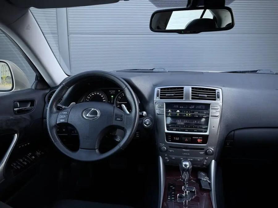 Dzeltens Lexus IS 2006 Rīga, ar dzinēja tilpumu 2.50 L un nobraukumu 216 tūkst. km par 4500 €, foto 11 vietnē AUTOMOTO.COM.LV