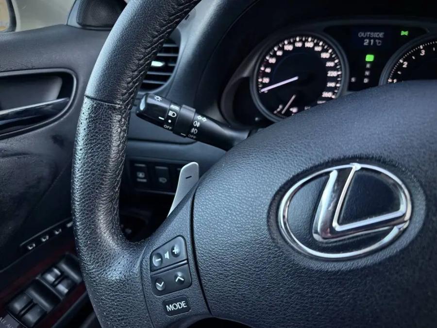 Dzeltens Lexus IS 2006 Rīga, ar dzinēja tilpumu 2.50 L un nobraukumu 216 tūkst. km par 4500 €, foto 12 vietnē AUTOMOTO.COM.LV