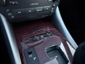 Dzeltens Lexus IS 2006 Rīga, ar dzinēja tilpumu 2.50 L un nobraukumu 216 tūkst. km par 4500 €, foto 16 vietnē AUTOMOTO.COM.LV