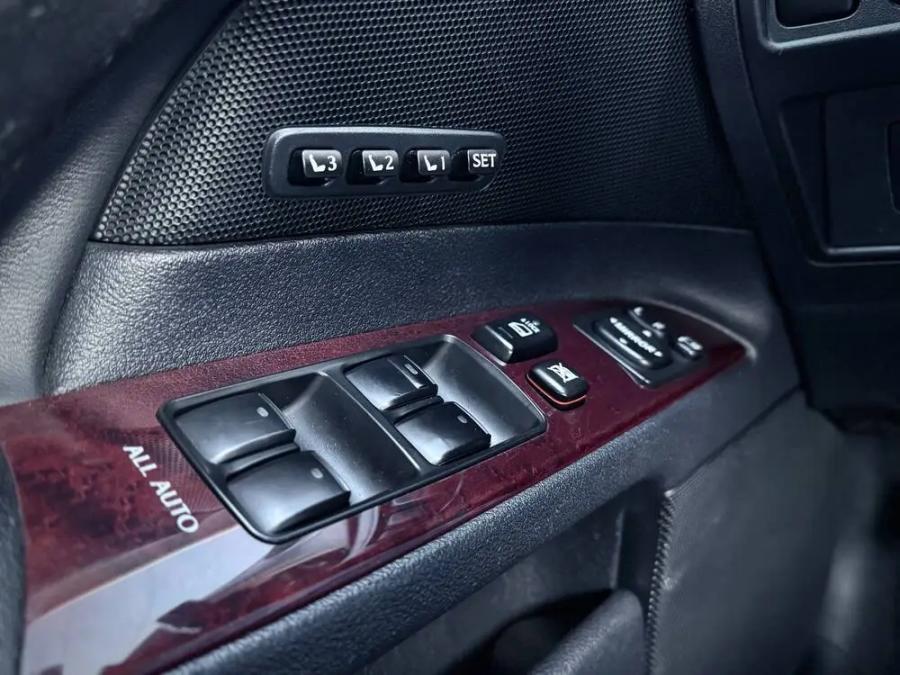 Dzeltens Lexus IS 2006 Rīga, ar dzinēja tilpumu 2.50 L un nobraukumu 216 tūkst. km par 4500 €, foto 17 vietnē AUTOMOTO.COM.LV