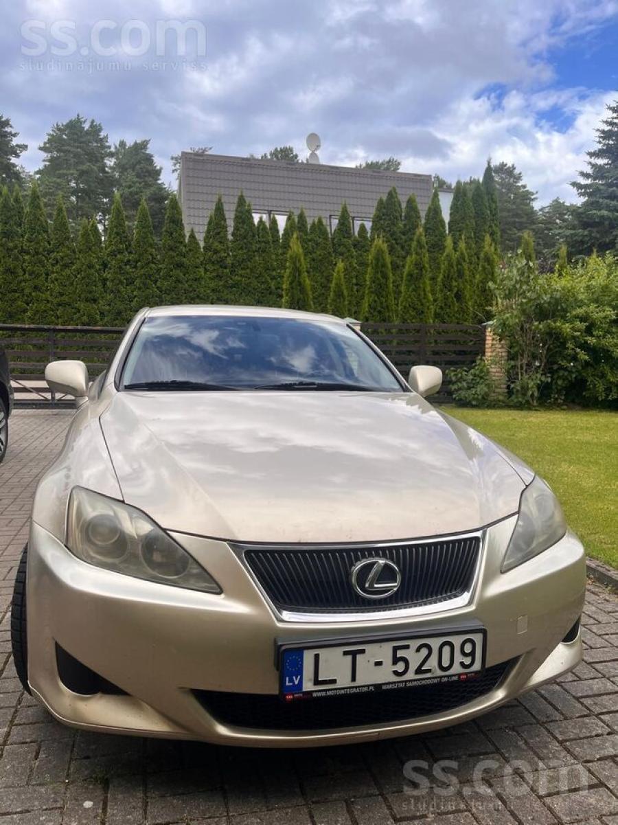 Yellow Lexus IS 2006 in Riga, with an engine capacity of 2.50 L and mileage of 265 thousand km for 2000 €, photo 1 on AUTOMOTO.COM.LV
