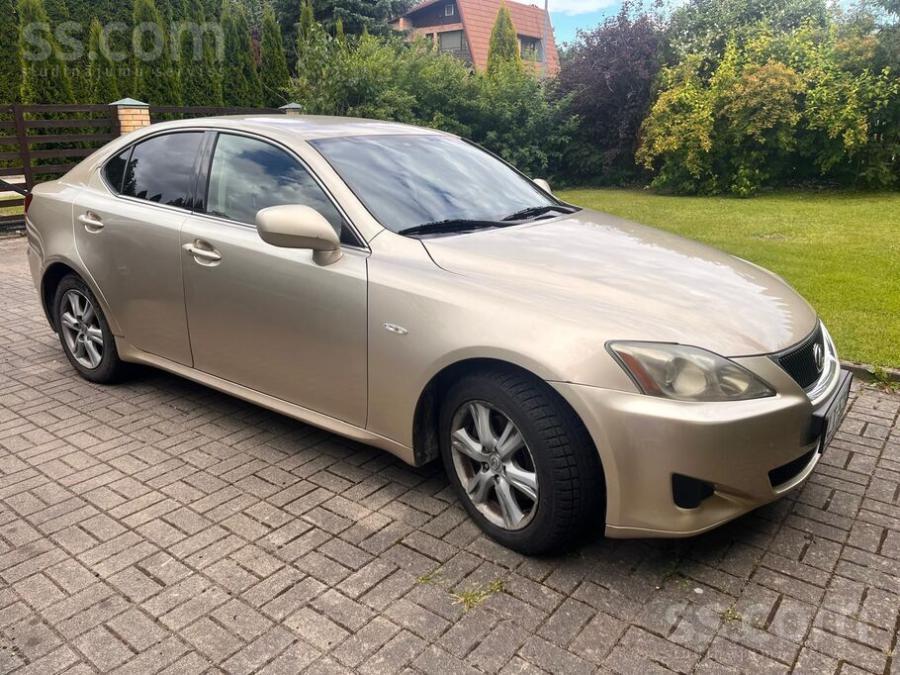 Yellow Lexus IS 2006 in Riga, with an engine capacity of 2.50 L and mileage of 265 thousand km for 2000 €, photo 5 on AUTOMOTO.COM.LV