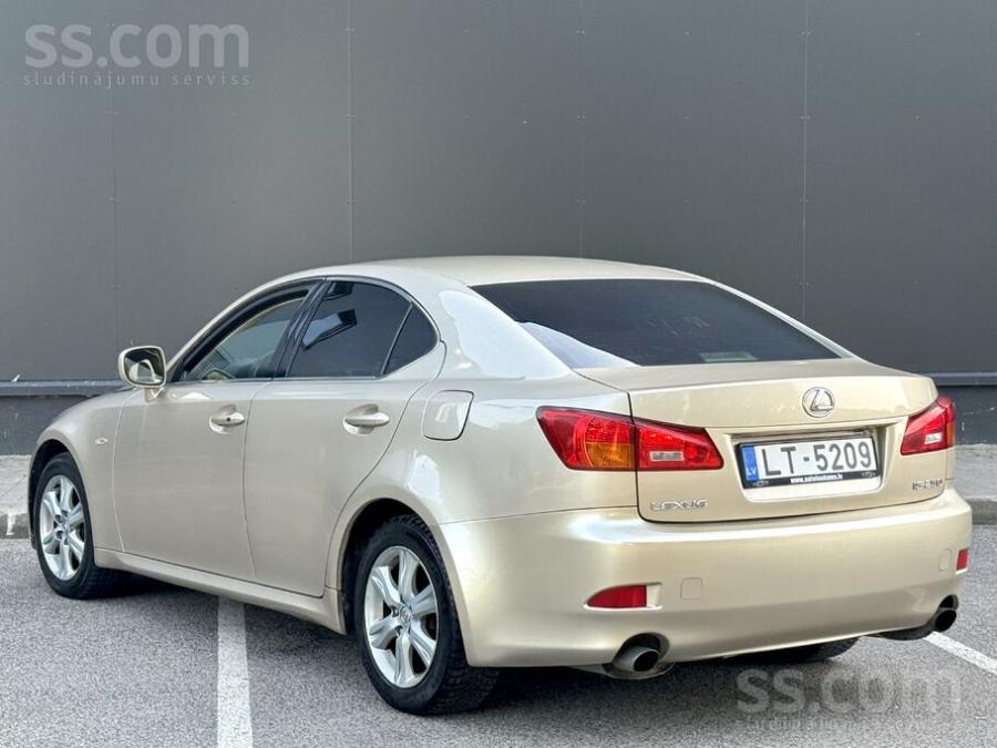 Yellow Lexus IS 2006 in Riga, with an engine capacity of 2.50 L and mileage of 260 thousand km for 2650 €, photo 4 on AUTOMOTO.COM.LV