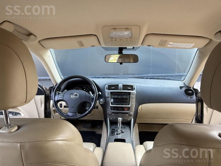 Yellow Lexus IS 2006 in Riga, with an engine capacity of 2.50 L and mileage of 260 thousand km for 2650 €, photo 8 on AUTOMOTO.COM.LV