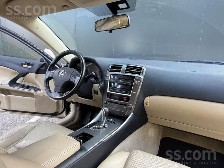 Yellow Lexus IS 2006 in Riga, with an engine capacity of 2.50 L and mileage of 260 thousand km for 2650 €, photo 9 on AUTOMOTO.COM.LV