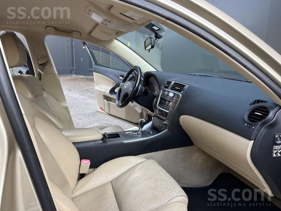 Yellow Lexus IS 2006 in Riga, with an engine capacity of 2.50 L and mileage of 260 thousand km for 2650 €, photo 10 on AUTOMOTO.COM.LV