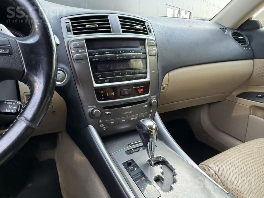 Yellow Lexus IS 2006 in Riga, with an engine capacity of 2.50 L and mileage of 260 thousand km for 2650 €, photo 12 on AUTOMOTO.COM.LV