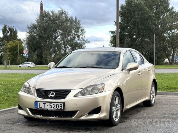 Yellow Lexus IS 2006 in Riga, with an engine capacity of 2.50 L and mileage of 260 thousand km for 2600 €, photo 1 on AUTOMOTO.COM.LV