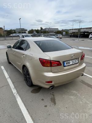 Yellow Lexus IS 2006 in Riga, with an engine capacity of 2.50 L and mileage of 291 thousand km for 3590 €, photo 7 on AUTOMOTO.COM.LV