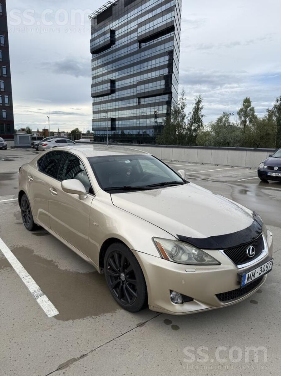 Yellow Lexus IS 2006 in Riga, with an engine capacity of 2.50 L and mileage of 291 thousand km for 3590 €, photo 10 on AUTOMOTO.COM.LV