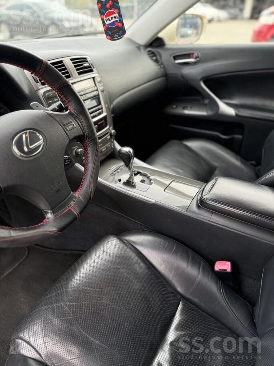 Yellow Lexus IS 2006 in Riga, with an engine capacity of 2.50 L and mileage of 291 thousand km for 3590 €, photo 13 on AUTOMOTO.COM.LV