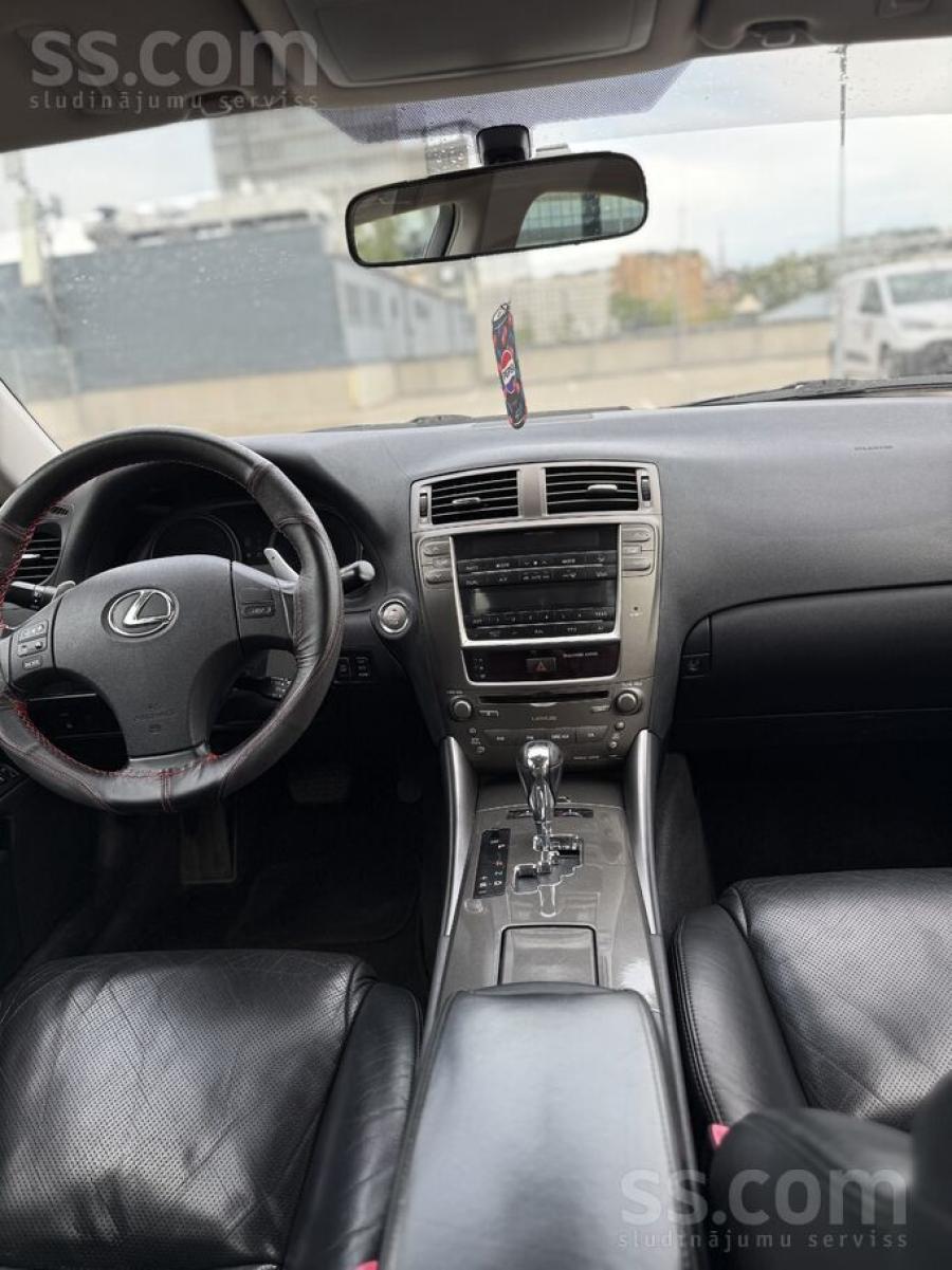 Yellow Lexus IS 2006 in Riga, with an engine capacity of 2.50 L and mileage of 291 thousand km for 3590 €, photo 15 on AUTOMOTO.COM.LV
