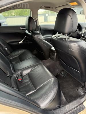 Yellow Lexus IS 2006 in Riga, with an engine capacity of 2.50 L and mileage of 291 thousand km for 3590 €, photo 17 on AUTOMOTO.COM.LV