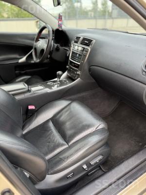 Yellow Lexus IS 2006 in Riga, with an engine capacity of 2.50 L and mileage of 291 thousand km for 3590 €, photo 18 on AUTOMOTO.COM.LV