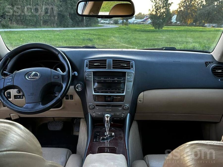 Yellow Lexus IS 2006 in Riga, with an engine capacity of 2.50 L and mileage of 300 thousand km for 2500 €, photo 9 on AUTOMOTO.COM.LV