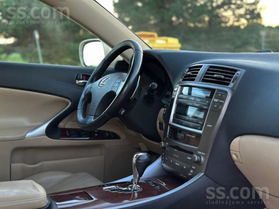 Yellow Lexus IS 2006 in Riga, with an engine capacity of 2.50 L and mileage of 300 thousand km for 2500 €, photo 12 on AUTOMOTO.COM.LV