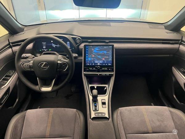 Grey Lexus LBX 2026 in Kaunas, with an engine capacity of 1.50 L and mileage of 10 thousand km for 37560 €, photo 7 on AUTOMOTO.COM.LV