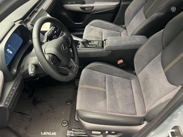 Pelēks Lexus LBX 2025 Kauņa, ar dzinēja tilpumu 1.49 L un nobraukumu 7 tūkst. km par 35990 €, foto 10 vietnē AUTOMOTO.COM.LV