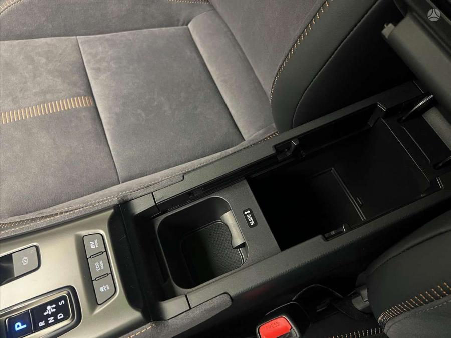 Grey Lexus LBX 2025 in Kaunas, with an engine capacity of 1.49 L and mileage of 7 thousand km for 35990 €, photo 25 on AUTOMOTO.COM.LV