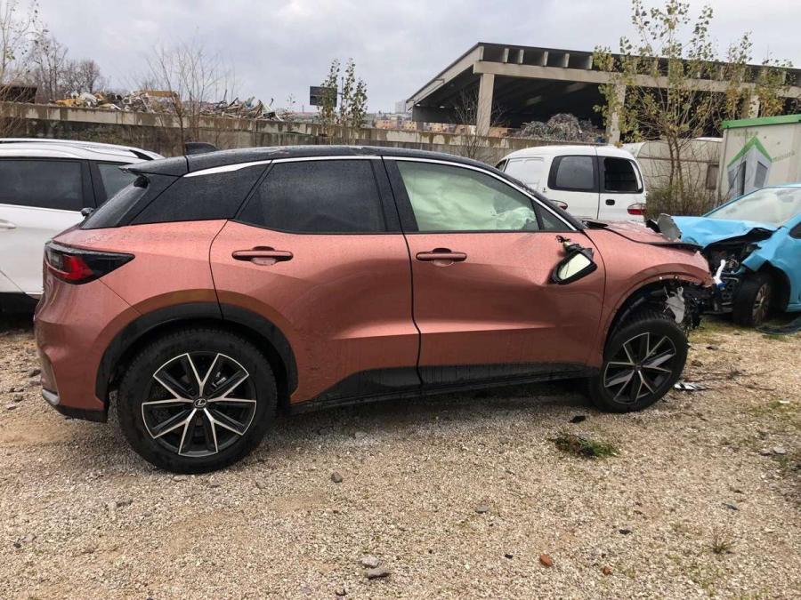 Orange Lexus LBX 2025 in Marijampole, with an engine capacity of 1.50 L and mileage of 5 thousand km for 12500 €, photo 5 on AUTOMOTO.COM.LV