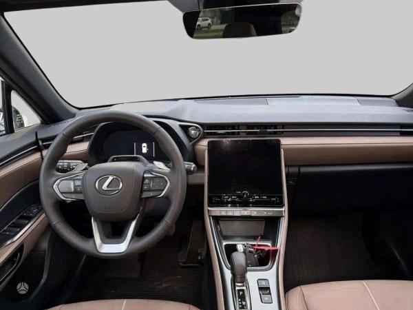 Balts Lexus LBX 2024 Viļņa, ar dzinēja tilpumu 1.49 L un nobraukumu 7 tūkst. km par 37900 €, foto 4 vietnē AUTOMOTO.COM.LV
