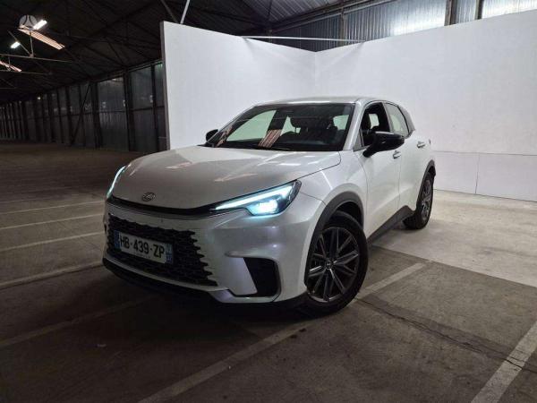 White Lexus LBX 2025 in Vilnius, with an engine capacity of 1.49 L and mileage of 16 thousand km for 29999 €, photo 1 on AUTOMOTO.COM.LV