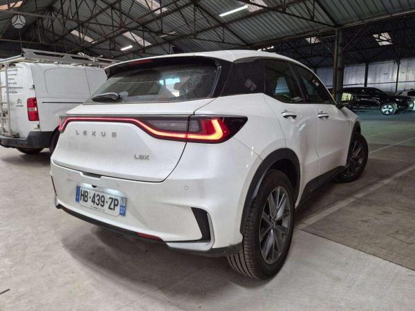 White Lexus LBX 2025 in Vilnius, with an engine capacity of 1.49 L and mileage of 16 thousand km for 29999 €, photo 5 on AUTOMOTO.COM.LV