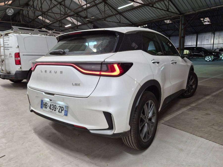 Balts Lexus LBX 2025 Viļņa, ar dzinēja tilpumu 1.49 L un nobraukumu 16 tūkst. km par 29999 €, foto 6 vietnē AUTOMOTO.COM.LV