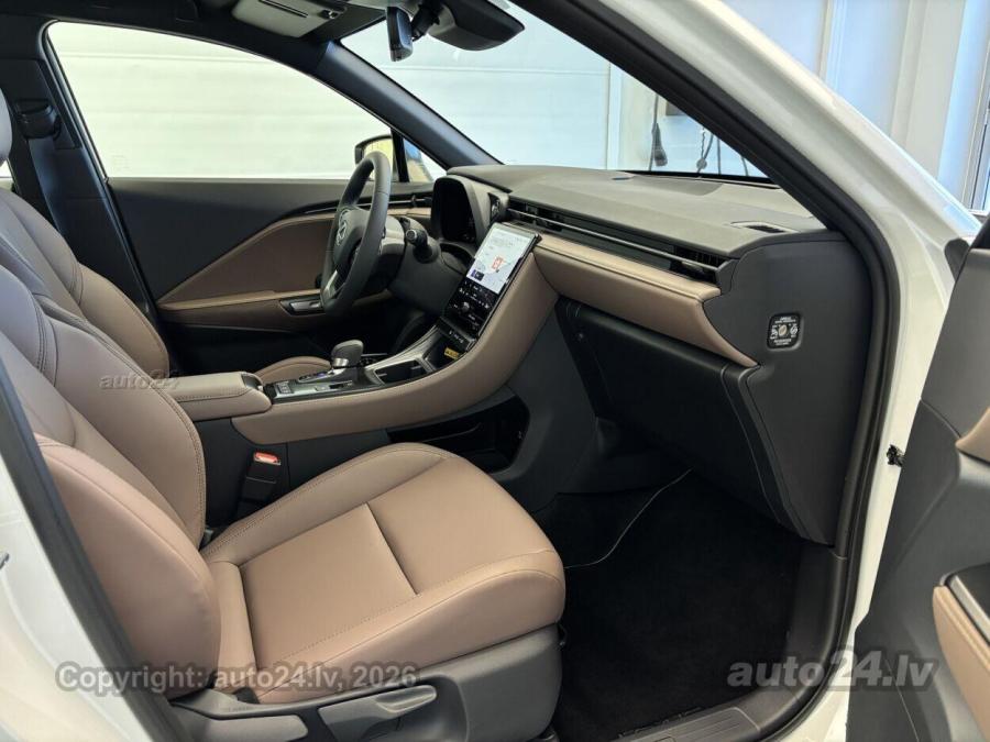 Balts Lexus LBX 2025 Tallina, ar dzinēja tilpumu 1.50 L un nobraukumu 220 tūkst. km par 36790 €, foto 8 vietnē AUTOMOTO.COM.LV