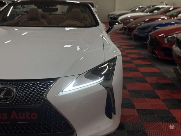 White Lexus LC 500 2021 in Vilnius, with an engine capacity of 4.97 L and mileage of 65 thousand km for 75999 €, photo 7 on AUTOMOTO.COM.LV