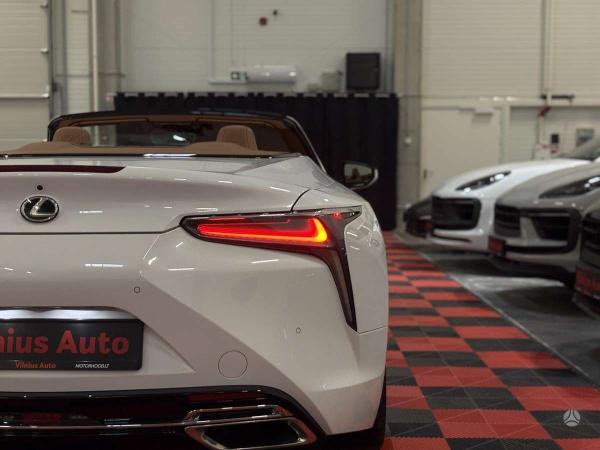 White Lexus LC 500 2021 in Vilnius, with an engine capacity of 4.97 L and mileage of 65 thousand km for 75999 €, photo 8 on AUTOMOTO.COM.LV