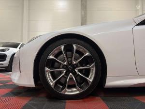 White Lexus LC 500 2021 in Vilnius, with an engine capacity of 4.97 L and mileage of 65 thousand km for 75999 €, photo 10 on AUTOMOTO.COM.LV