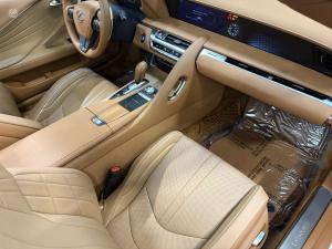 White Lexus LC 500 2021 in Vilnius, with an engine capacity of 4.97 L and mileage of 65 thousand km for 75999 €, photo 17 on AUTOMOTO.COM.LV