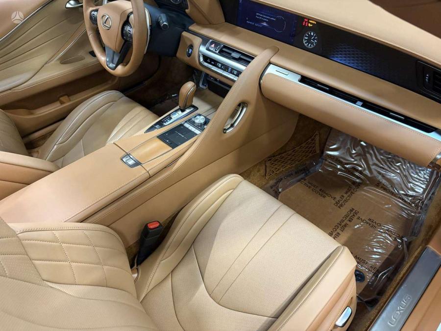 White Lexus LC 500 2021 in Vilnius, with an engine capacity of 4.97 L and mileage of 65 thousand km for 75999 €, photo 17 on AUTOMOTO.COM.LV