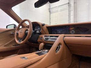 White Lexus LC 500 2021 in Vilnius, with an engine capacity of 4.97 L and mileage of 65 thousand km for 75999 €, photo 19 on AUTOMOTO.COM.LV