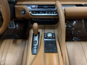 White Lexus LC 500 2021 in Vilnius, with an engine capacity of 4.97 L and mileage of 65 thousand km for 75999 €, photo 25 on AUTOMOTO.COM.LV
