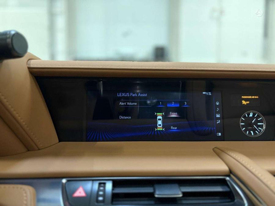 White Lexus LC 500 2021 in Vilnius, with an engine capacity of 4.97 L and mileage of 65 thousand km for 75999 €, photo 33 on AUTOMOTO.COM.LV