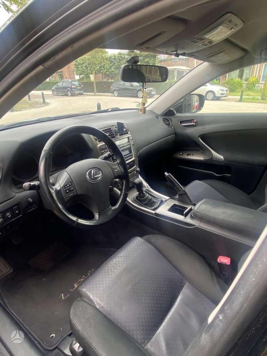 Black Lexus LS 220 2006 in Kaunas, with an engine capacity of 2.23 L and mileage of 217 thousand km for 2400 €, photo 12 on AUTOMOTO.COM.LV