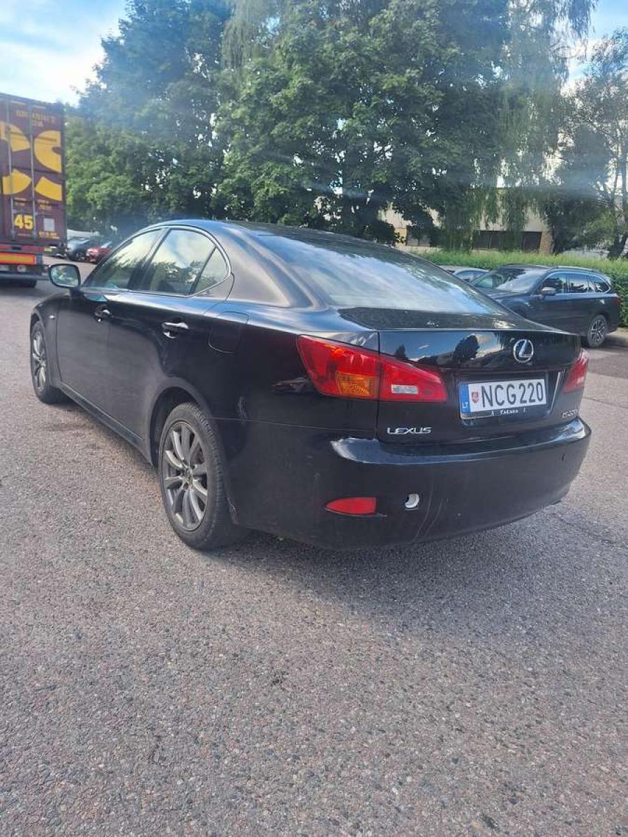 Black Lexus LS 220 2006 in Vilnius, with an engine capacity of 2.23 L and mileage of 233 thousand km for 2200 €, photo 5 on AUTOMOTO.COM.LV