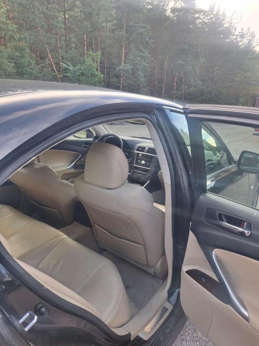 Black Lexus LS 220 2006 in Vilnius, with an engine capacity of 2.23 L and mileage of 233 thousand km for 2200 €, photo 12 on AUTOMOTO.COM.LV